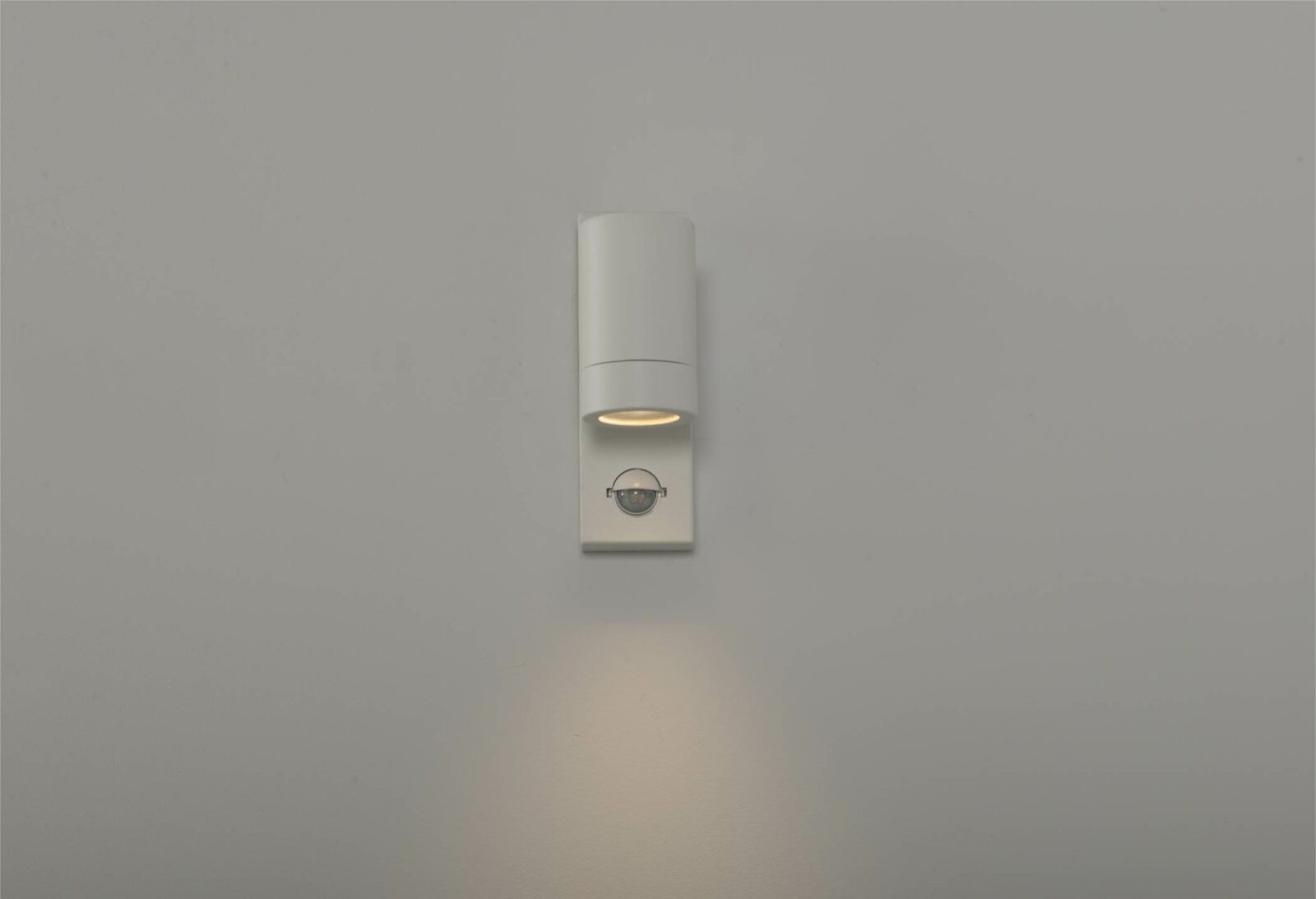 Garden Lighting, Outdoor Wall Lighting | White PIR Single Wall Light ...